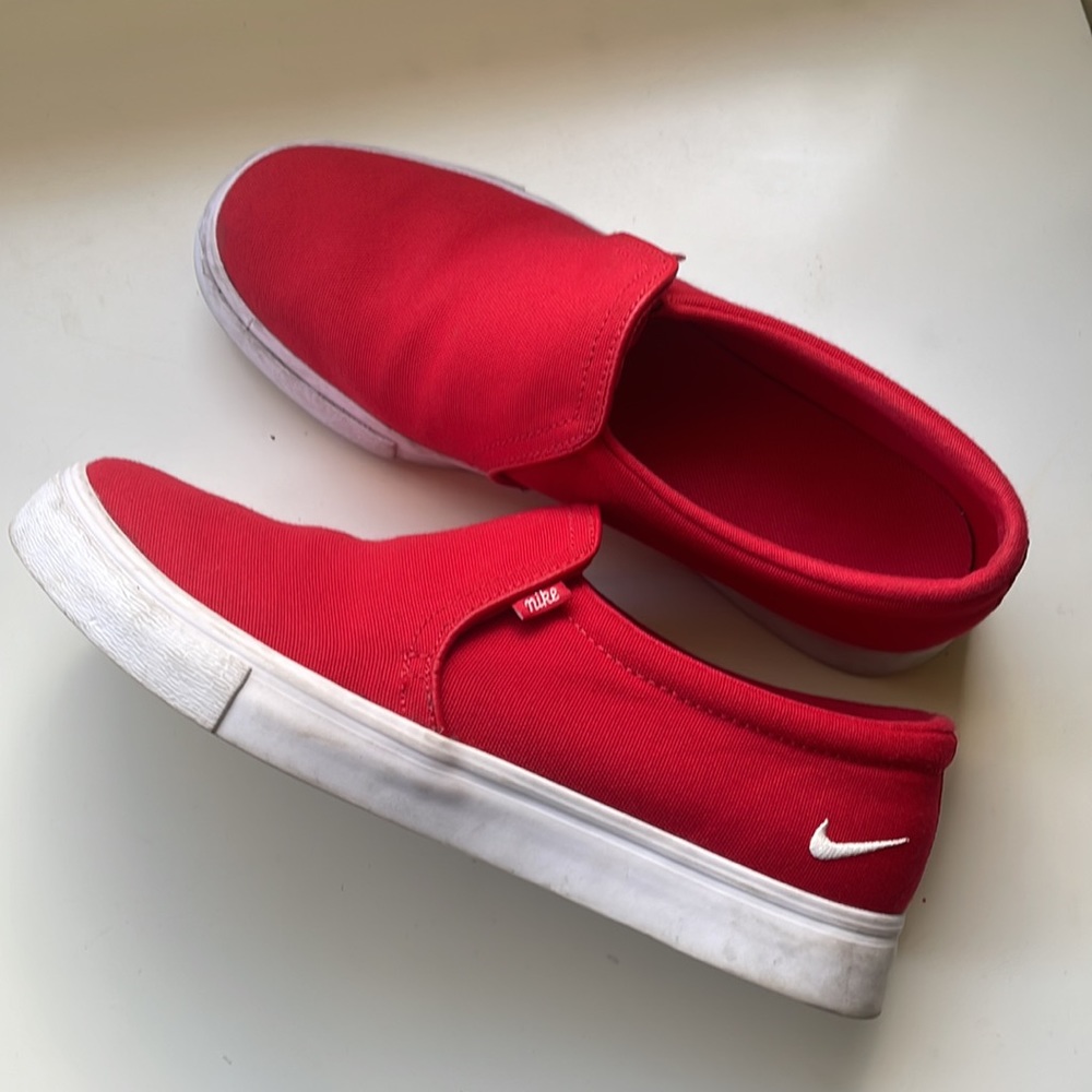 Nike Red Sneakers - Gem
